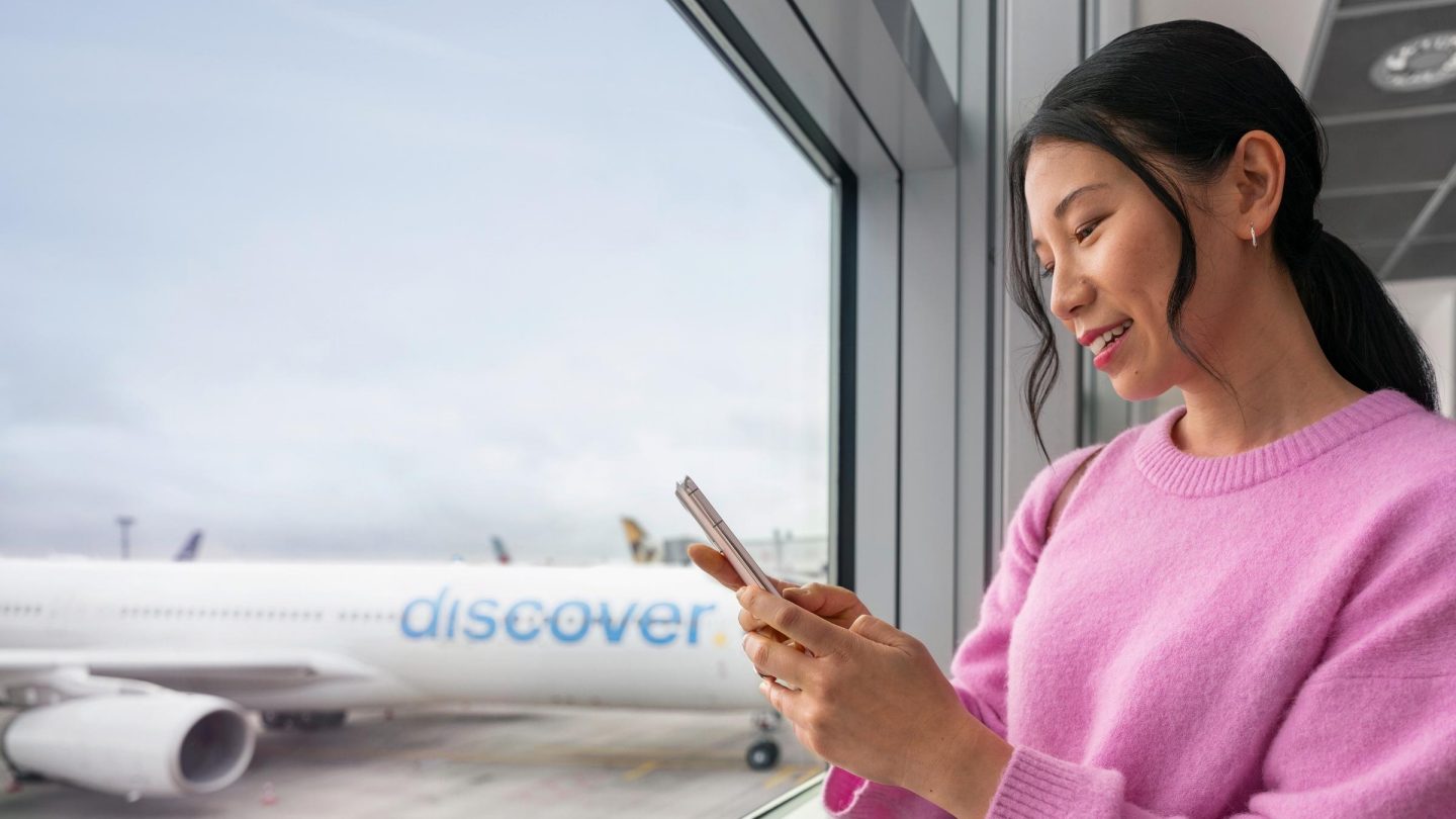 Book tickets online now and fly out into the world | Discover Airlines