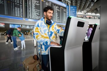 Check-in at the airport | Discover Airlines